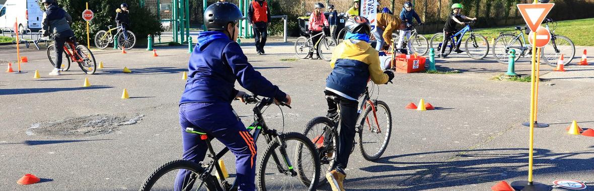 Le plan vélo de la Manche : aménagements, animations et formation pour ...